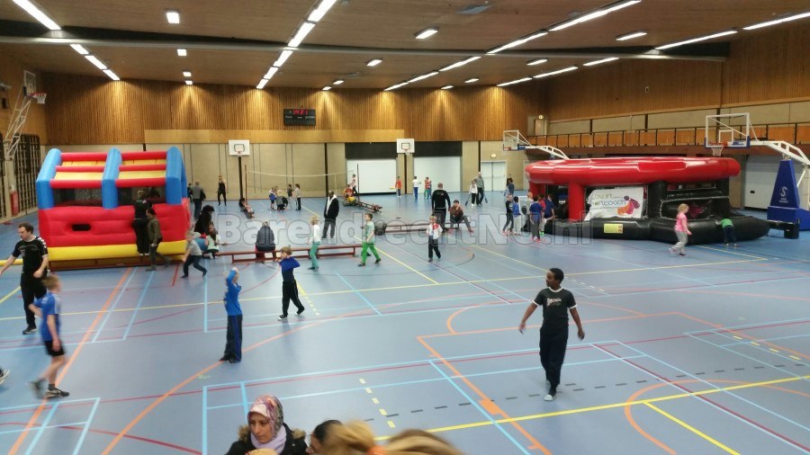 Kinderen leven zich uit tijdens Sportfeest in De Driesprong ... Kinderen leven zich uit tijdens Sportfeest in De Driesprong ...